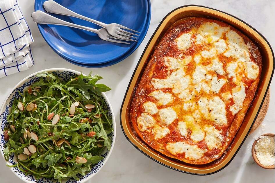 Creamy Tomato & Mozzarella Pan Pizza